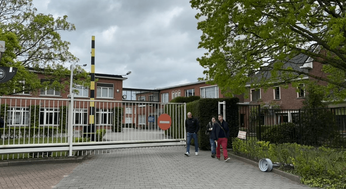 Infomomenten voor ex-medewerkers Van Hool van start gegaan | RTV