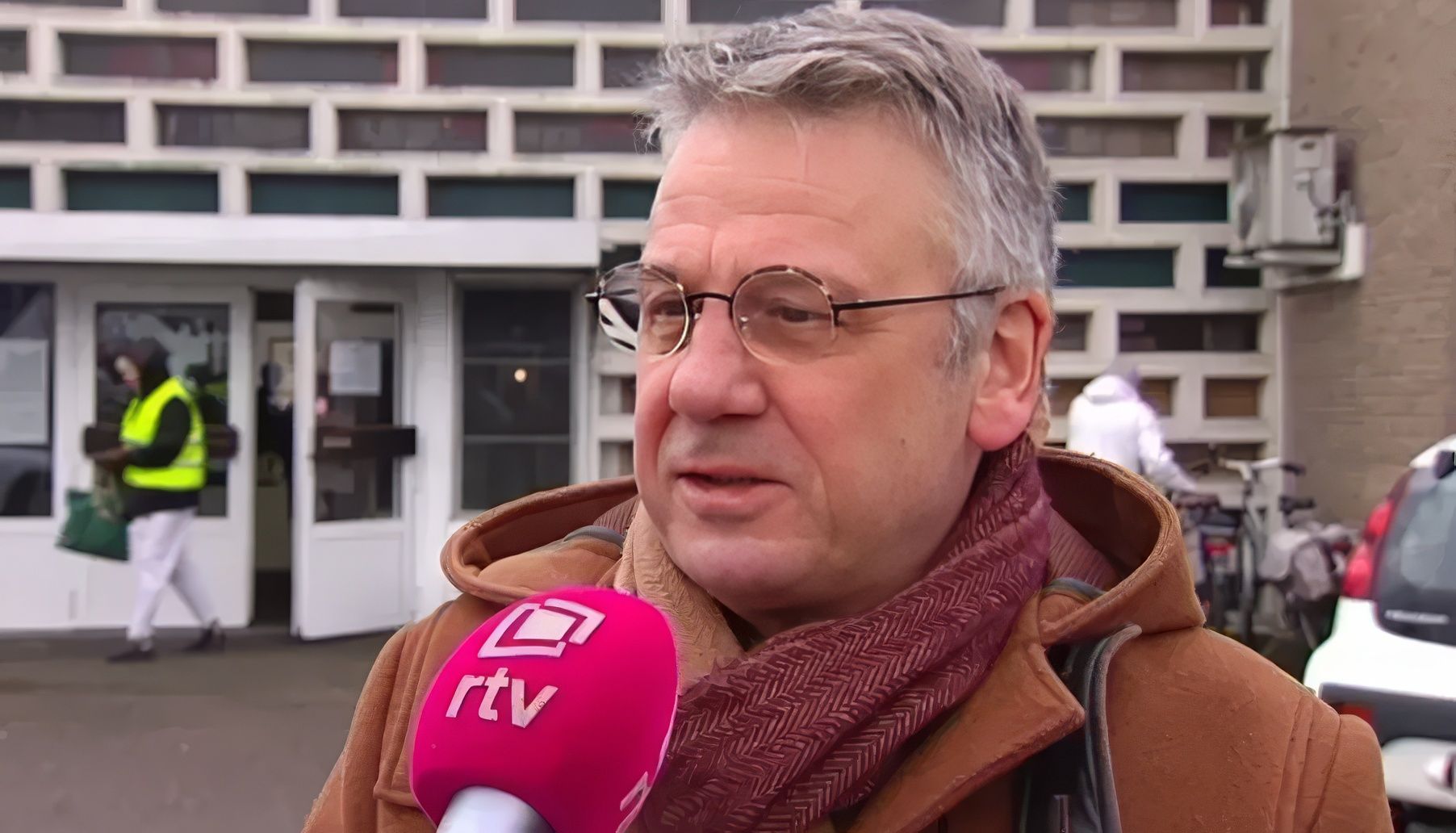 Vrijspraak voor belager ex-burgemeester Vleugels en zijn familie | RTV