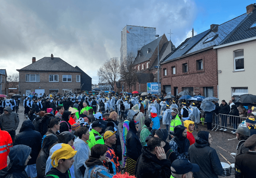 Olmen viert laatste dag carnaval met 'grootste' defilé | RTV