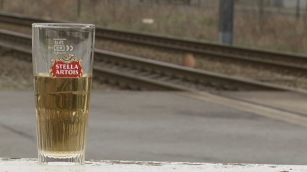 Bestuurder rijdt zich vast op spoorweg aan station Nijlen | RTV