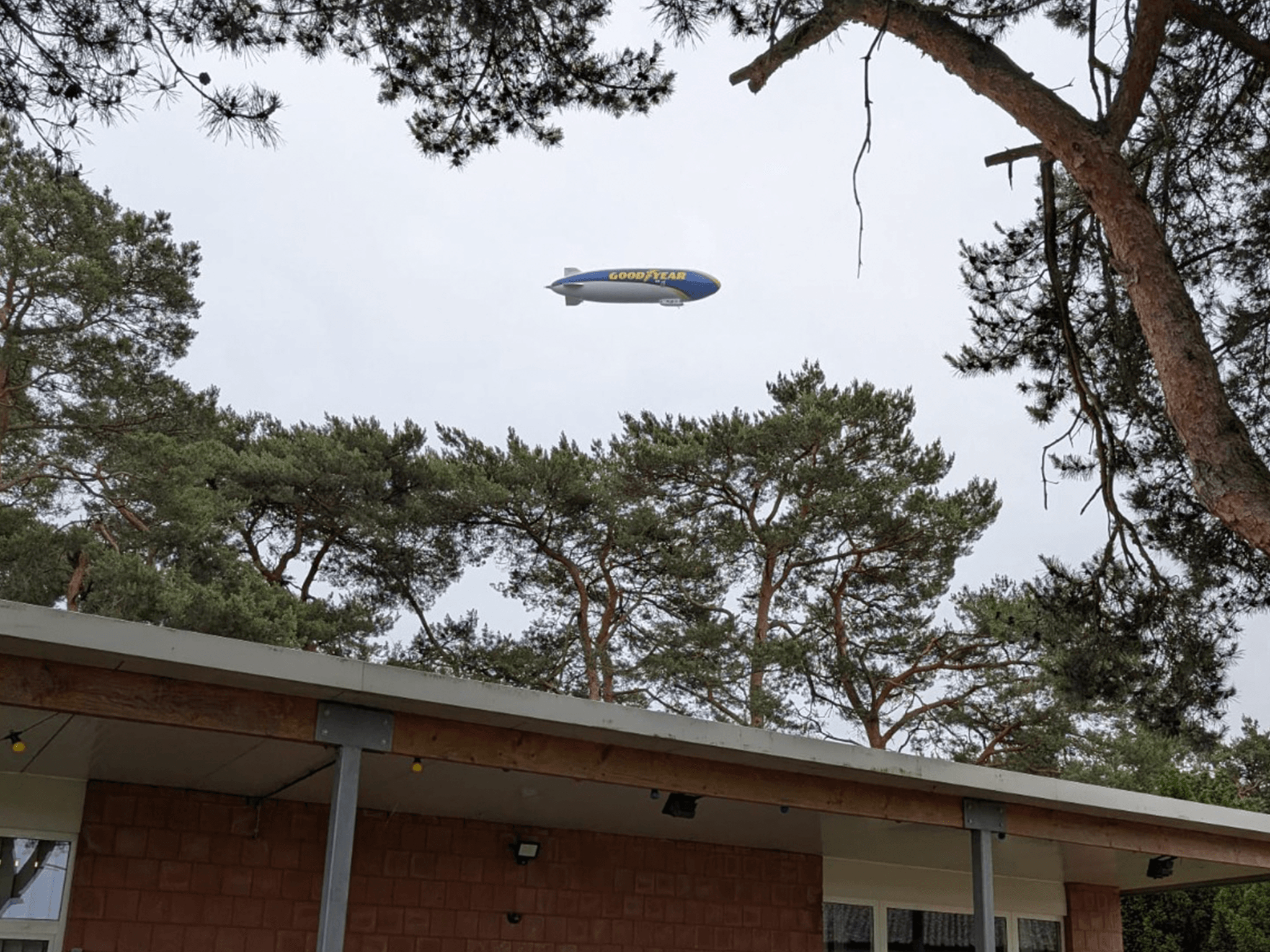 Zeppelin van Duits Zeppelinbedrijf vliegt boven onze regio | RTV