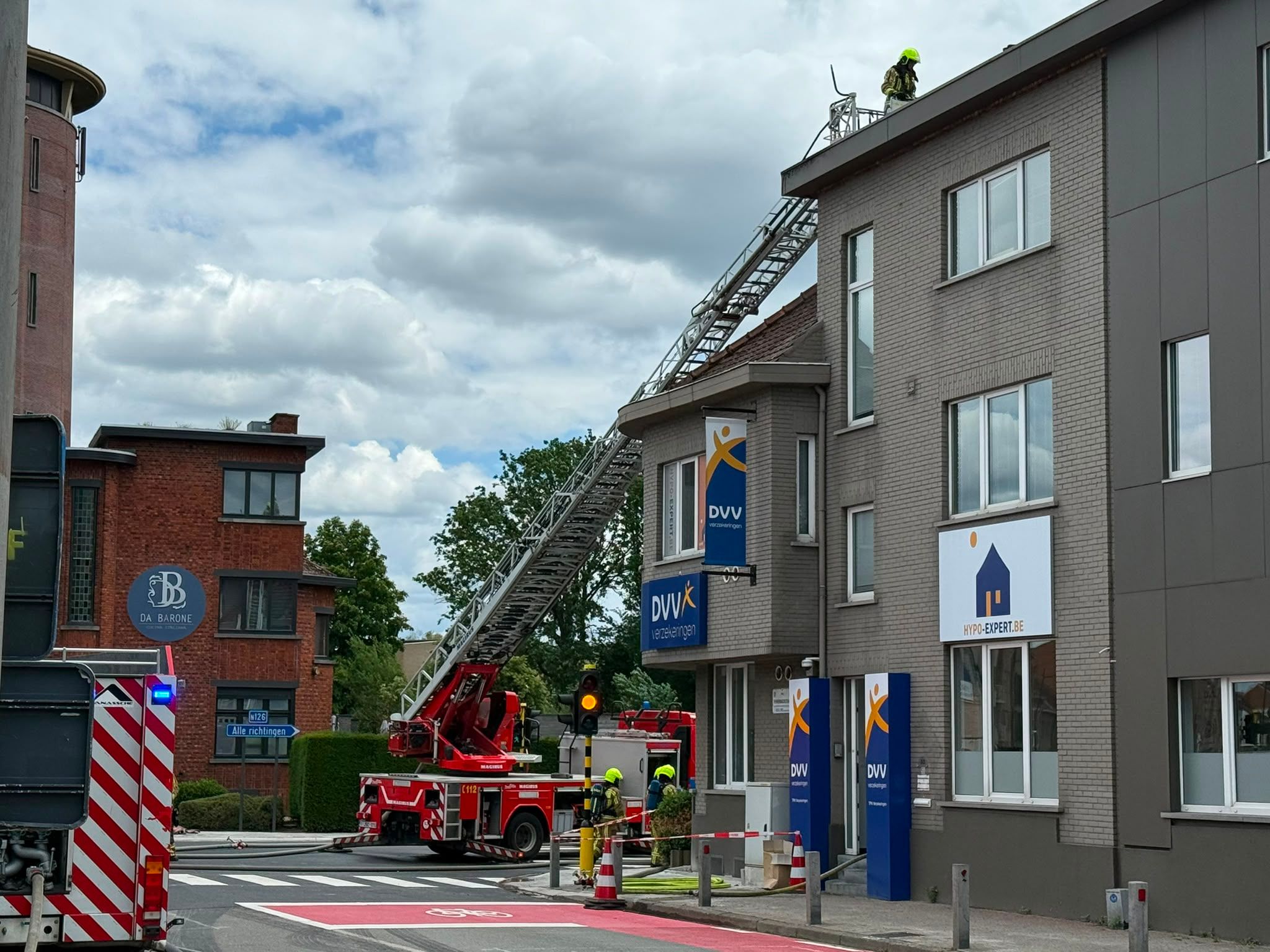 Uitslaande brand bij verzekeringskantoor van DVV in Geel | RTV
