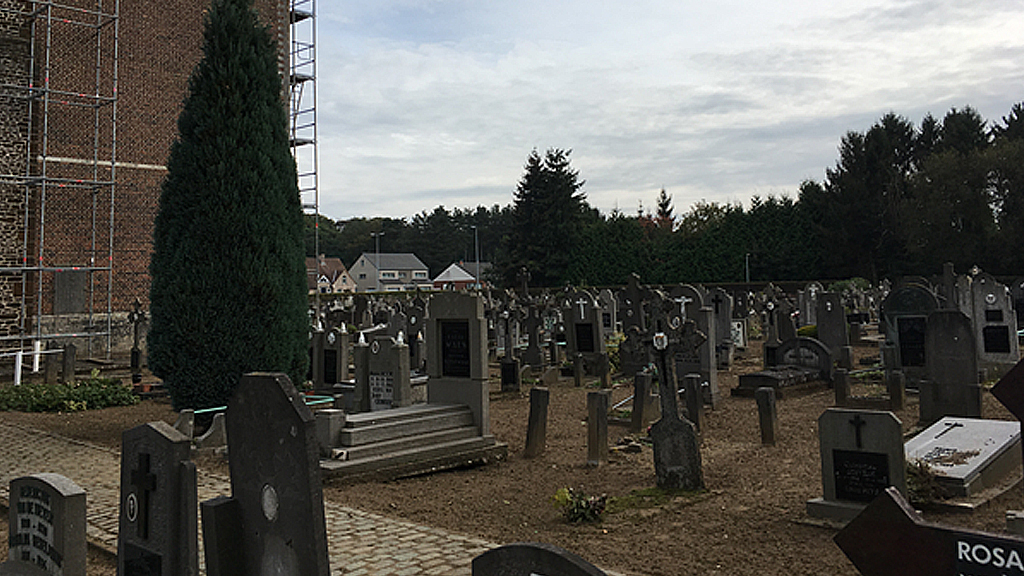 Begraafplaats Meerhout-Centrum weer open | RTV