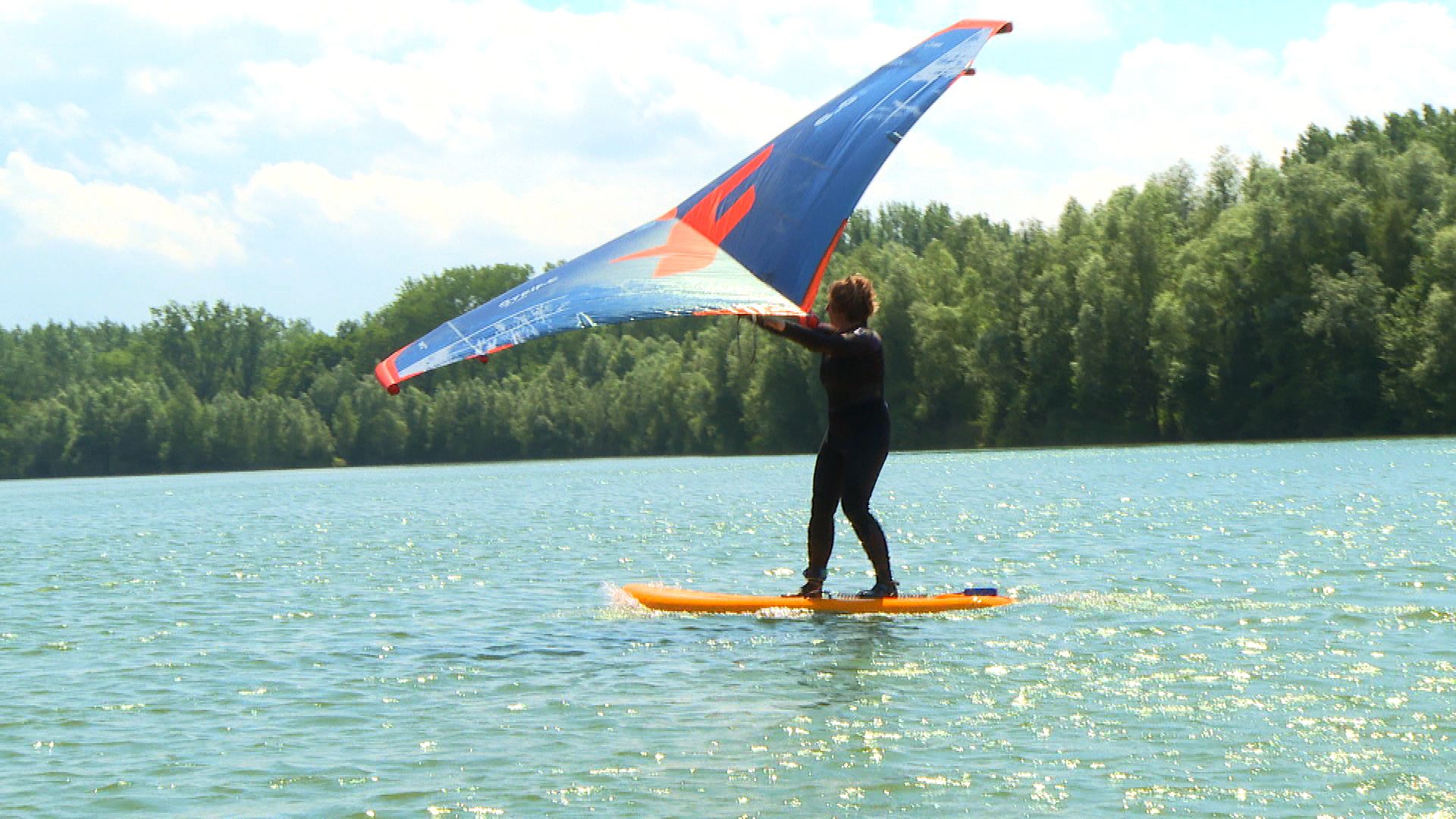 'Wingfoilen' is nieuw in Hombeek: "Combinatie van kitesurfen en ...