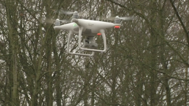 Drones met warmtecamera ingezet bij zoektocht naar hond | RTV
