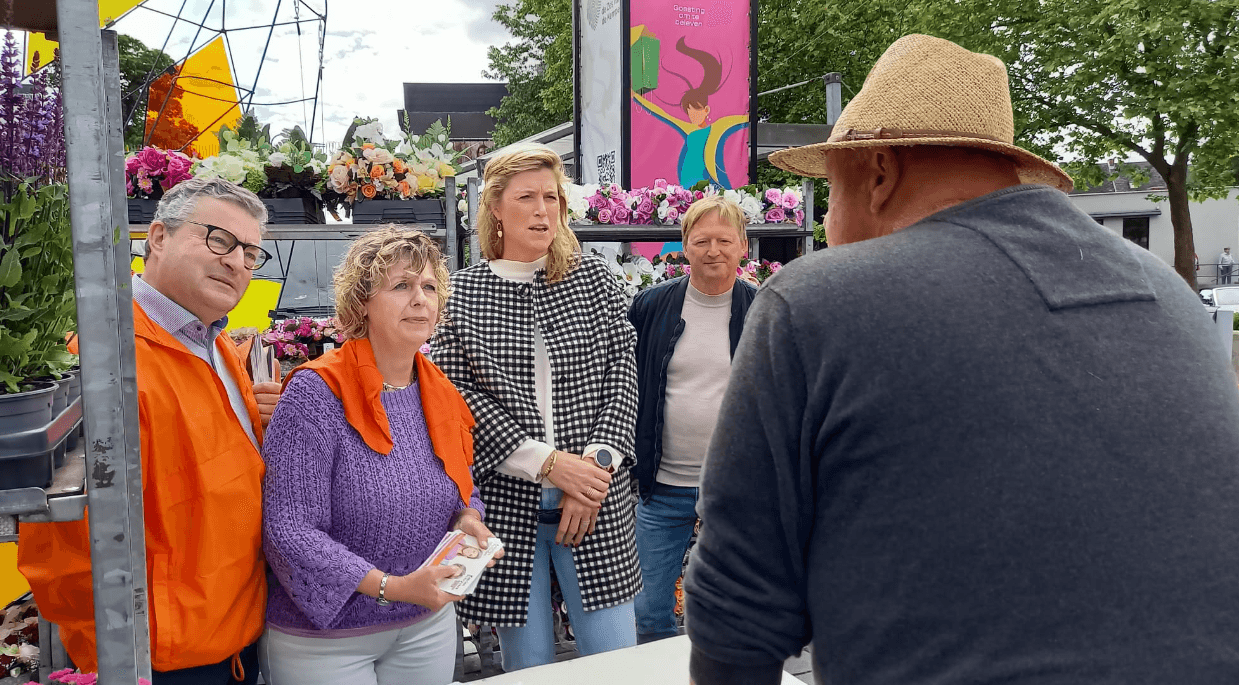 CD&V-campagnebus toert door de Kempen met boegbeelden provincie | RTV