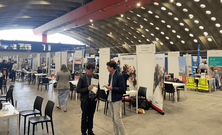 1500 werkzoekenden op grote jobbeurs voor ex-werknemers Van Hool | RTV