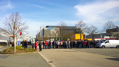 Personeel Sanofi Geel legt spontaan werk neer | RTV
