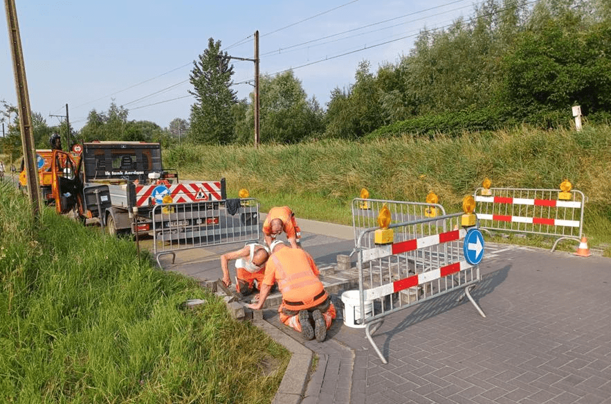 Extreme hitte doet nu al wegdek naar omhoog komen | RTV
