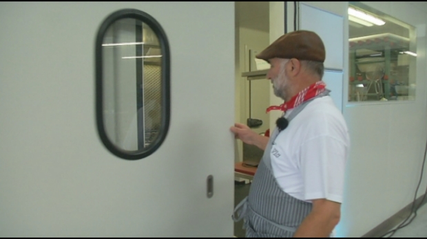 Luc Vis breidt uit met moderne hangar: "niet meer werken in de kou" | RTV