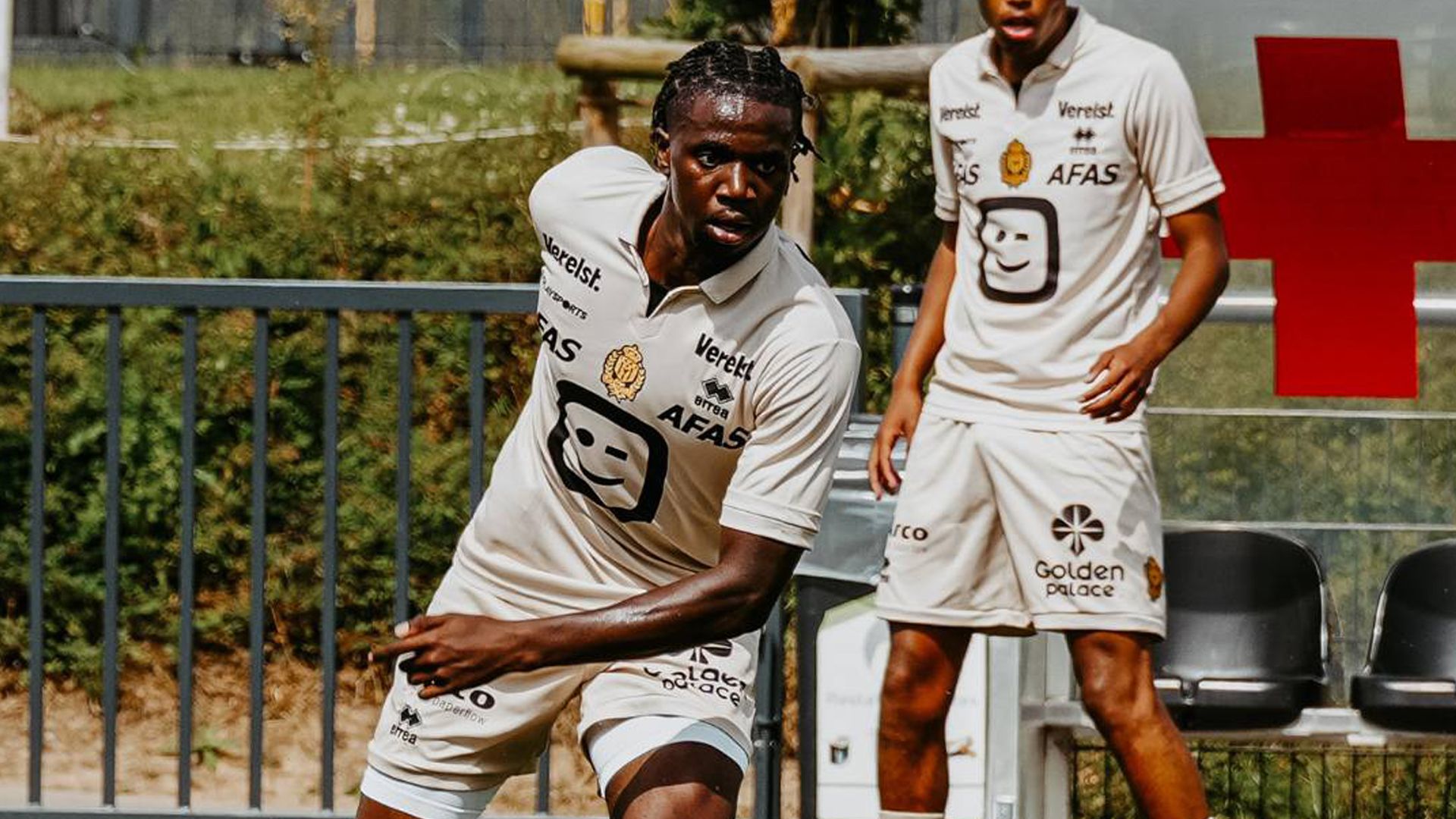 Van jeugdproduct tot de Ligue 1: KV Mechelen-speler Mukau maakt ...