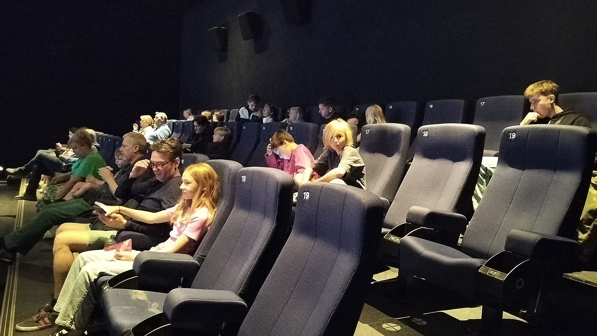 Herfstweer in zomervakantie: absolute topweek voor de UGC-bioscoop | RTV