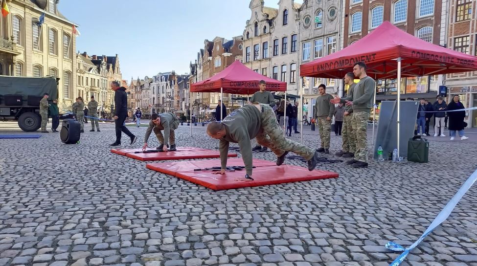 Bataljon Artillerie laat Lierse scholieren kennismaken met leger | RTV