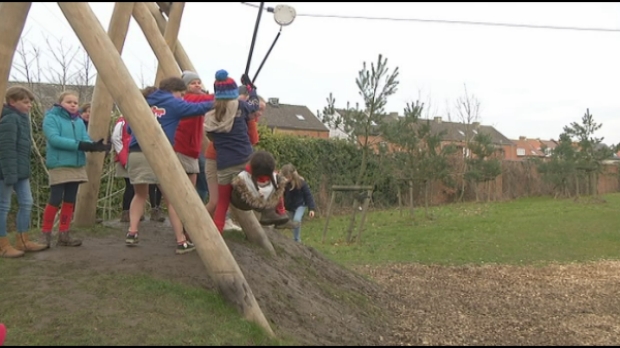 Nieuwe speeltuin valt in de smaak bij Lierse jeugd | RTV