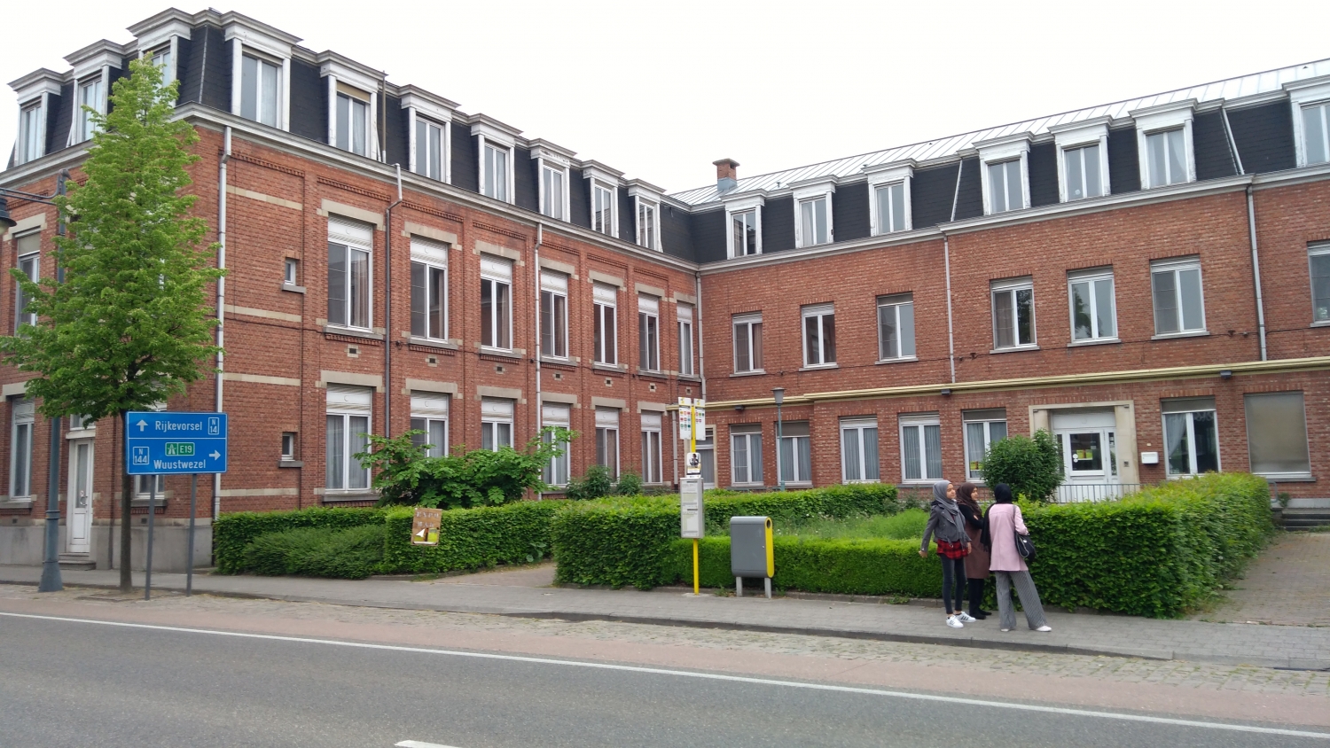 Hoogstratenaren voor of tegen sloop oud rusthuis? | RTV