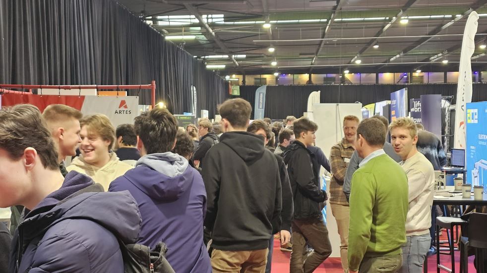 Jobbeurs brengt 203 bedrijven en meer dan 1.000 studenten samen | RTV