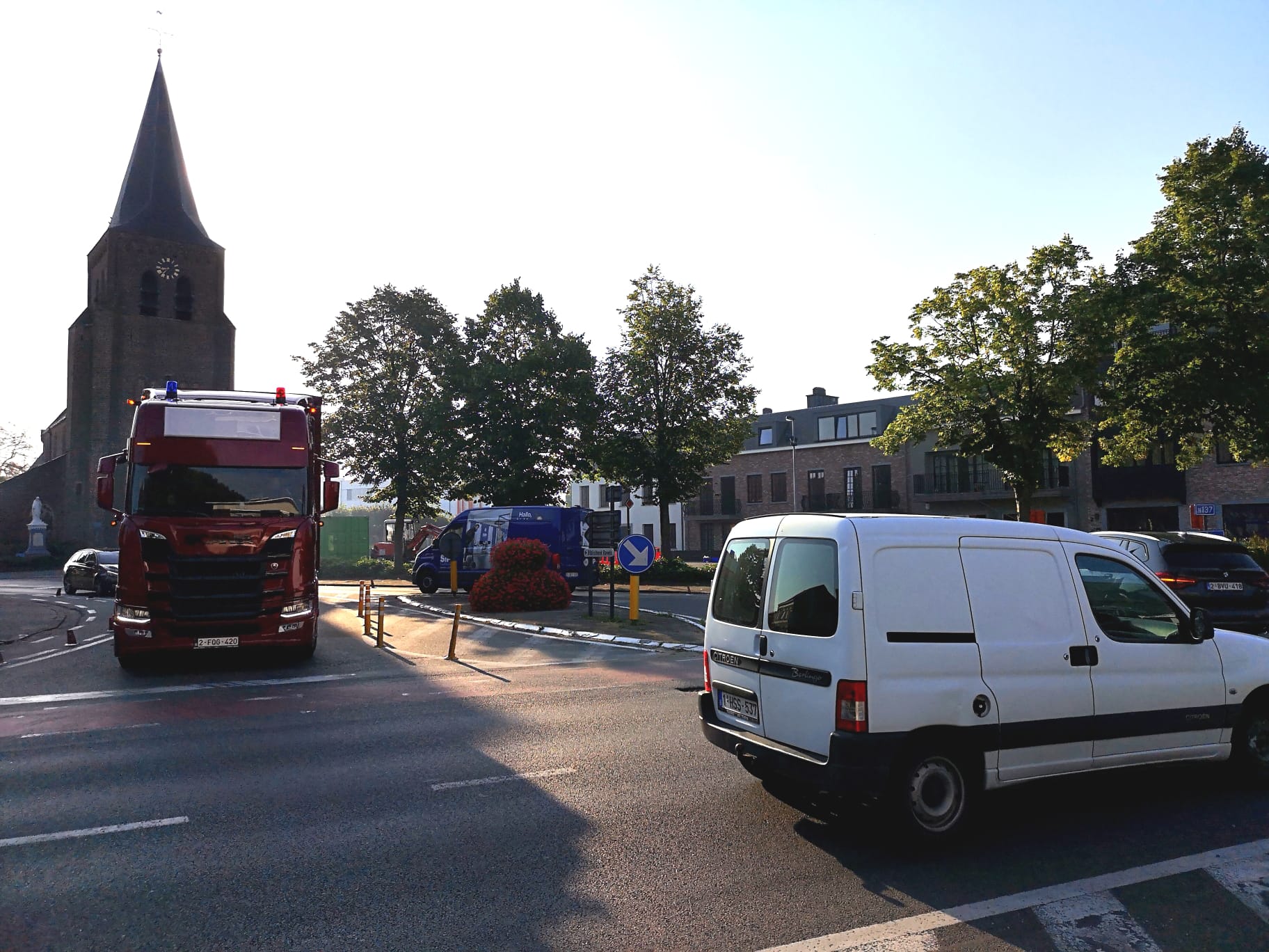 Kruispunt Grote Baan-Kerkstraat in Ravels wordt veiliger voor fietsers na zware ongevallen | RTV