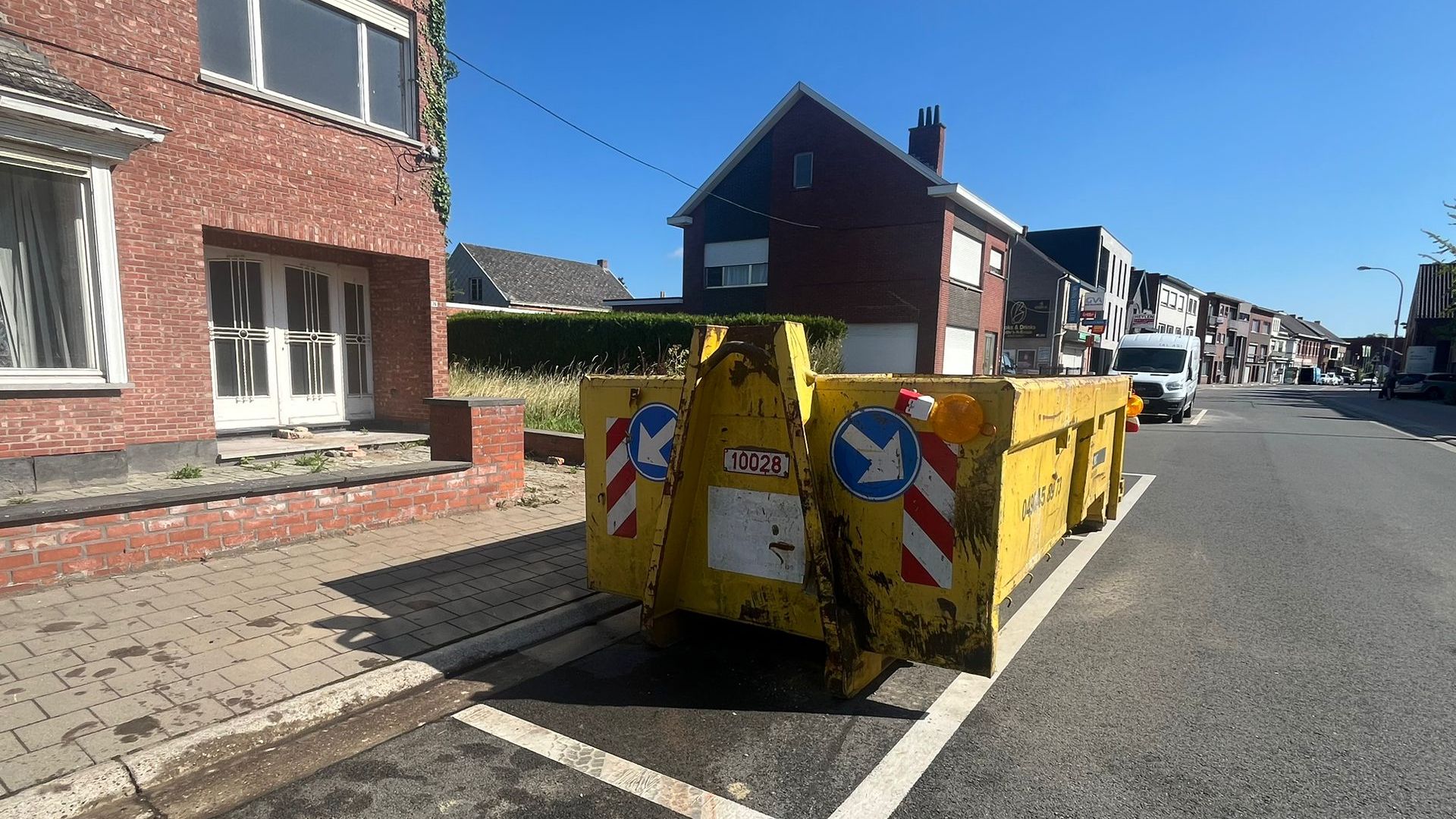 Bestuurder maakt dodelijke klap tegen werfcontainer | RTV