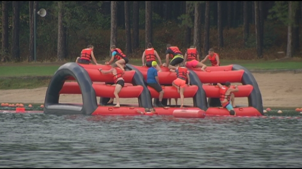 Titanenstrijd in het water bij frisse 17 graden | RTV