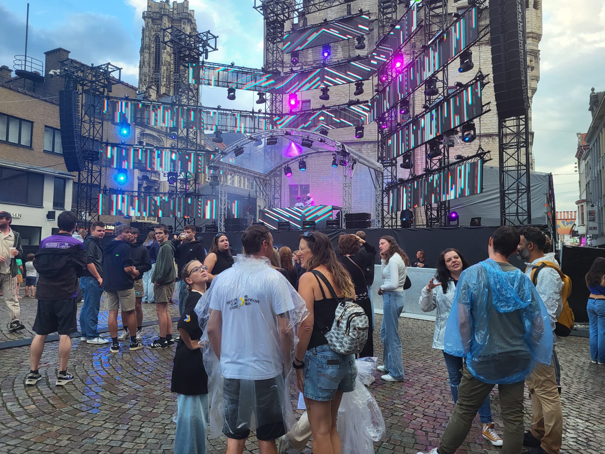 Maanrock braved the rain with Kids with Buns. - www.world-today-journal ...