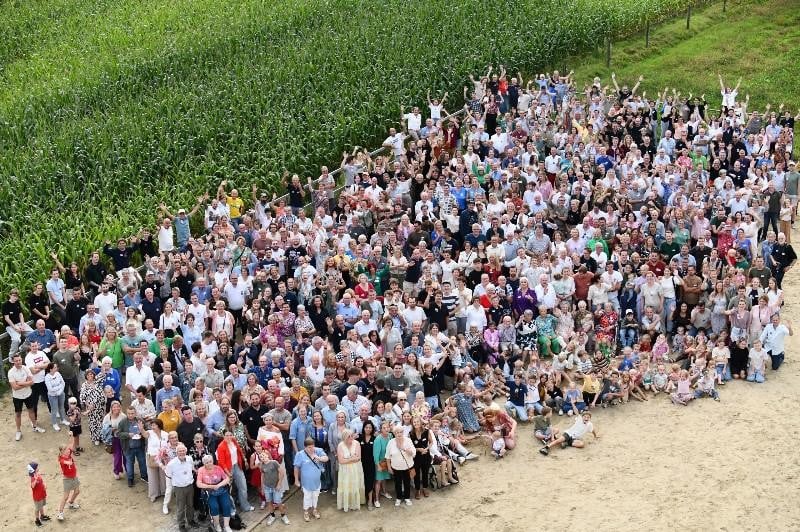 Grootste familiefeest van Vlaanderen van 'moeder Dockx' in Schoonbroek ...