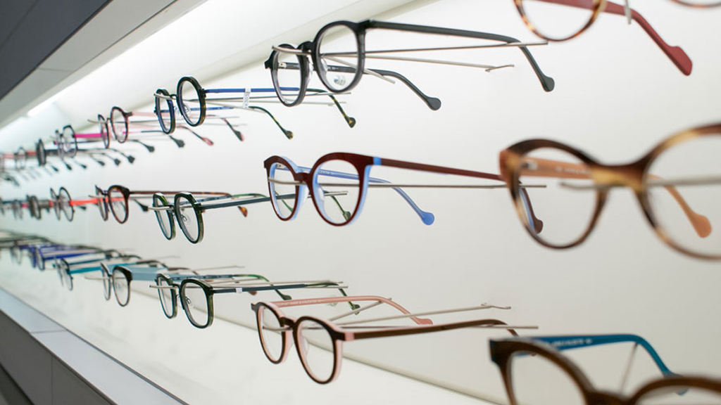 Verdachten stelen 11.000 euro aan brillen bij handelszaak Mechelen | RTV