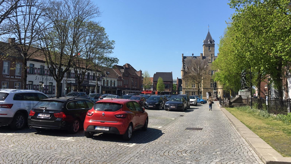 Bornem past wekelijkse markt en jaarmarkt aan | RTV