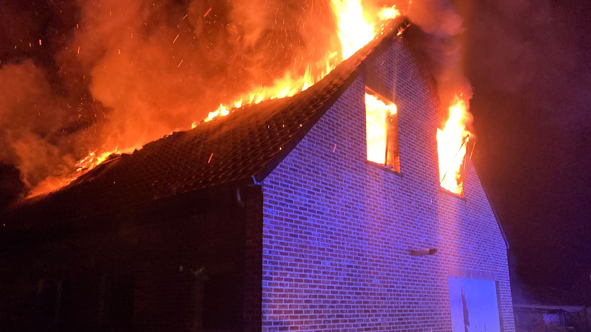 Zware brand vernielt woning in Trommelstraat in Schriek | RTV