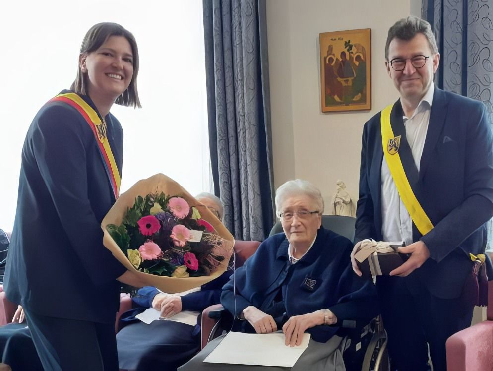 Zuster Jeanne is jarig: Duffelse wordt 102 | RTV