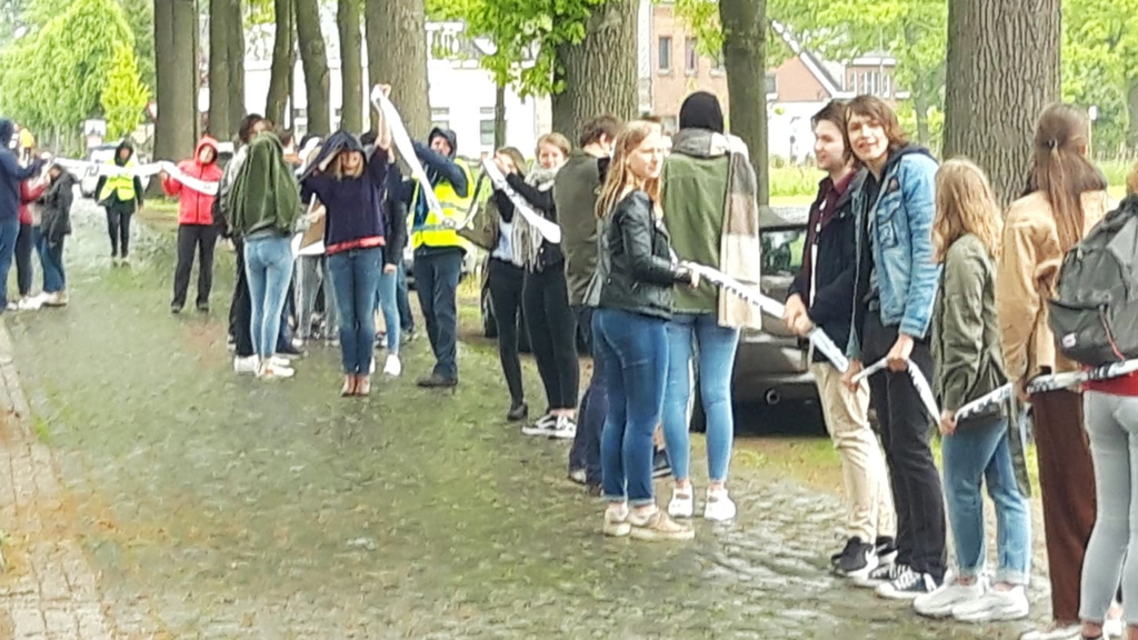 Solidariteitsactie 'Gevangenen omarmen' in Hoogstraten | RTV