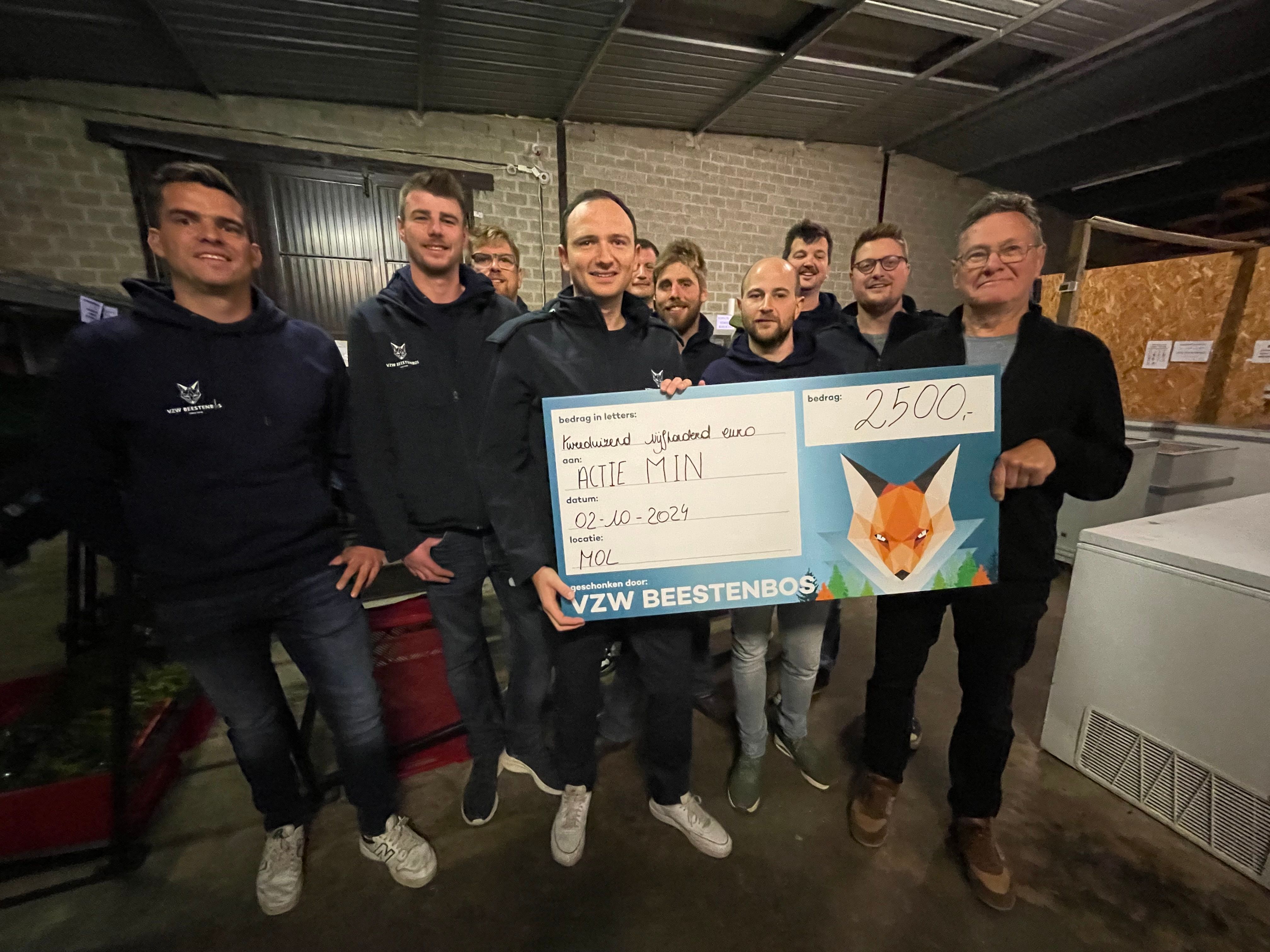 Muziekfestival Beestenbos schenkt 2.500 euro aan armoedevereniging ...