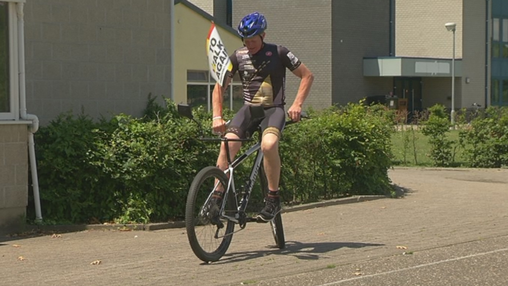 Joël Smets rijdt na vijftien jaar Mont Ventoux opnieuw achterwaarts op ...