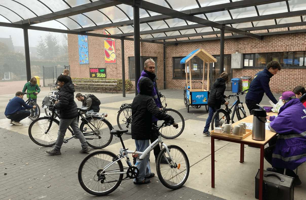 180 fluo-strips voor Lierse scholieren | RTV