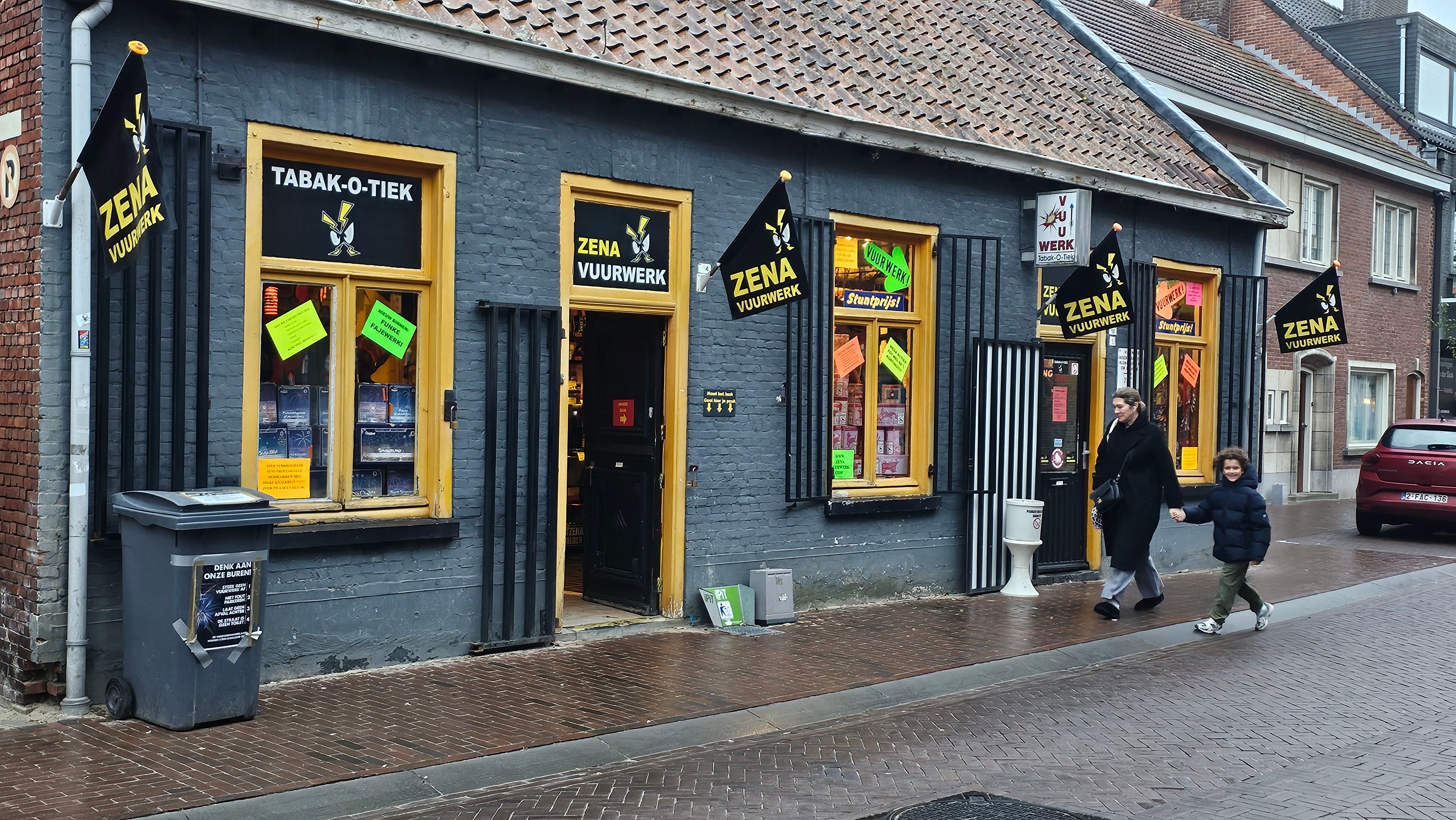 Nederlanders zakken massaal af naar Baarle-Hertog voor vuurwerk | RTV