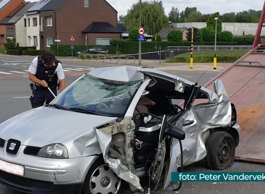 4 gewonden bij botsing op kruispunt in Mol | RTV