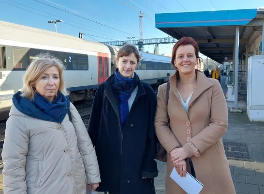 Groen-politica Kim Buyst stelt actieplan tegen geweld op de trein voor ... Groen-politica Kim Buyst stelt actieplan tegen geweld op de trein voor ...