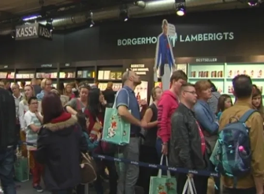 Isabella Cozzi signeert op boekenbeurs | RTV Isabella Cozzi signeert op boekenbeurs | RTV
